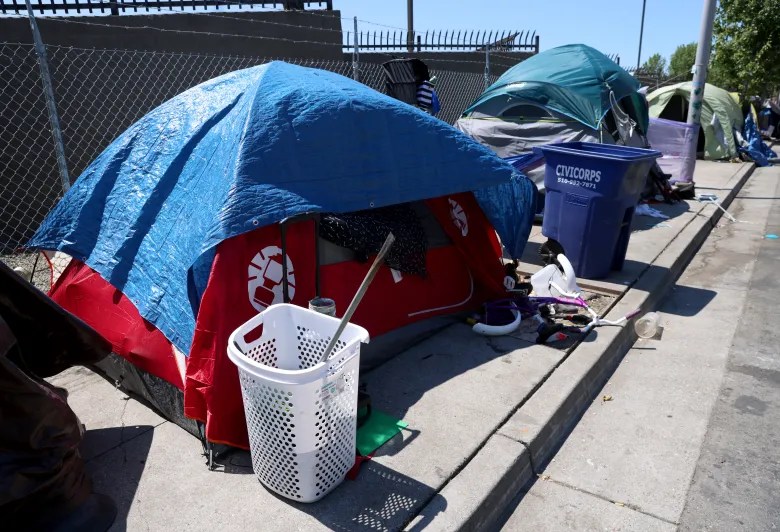 California State helps Oakland Clean Out Homeless Encampments